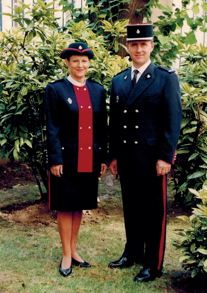 La bande garance de l’uniforme des douaniers – Association pour l ...